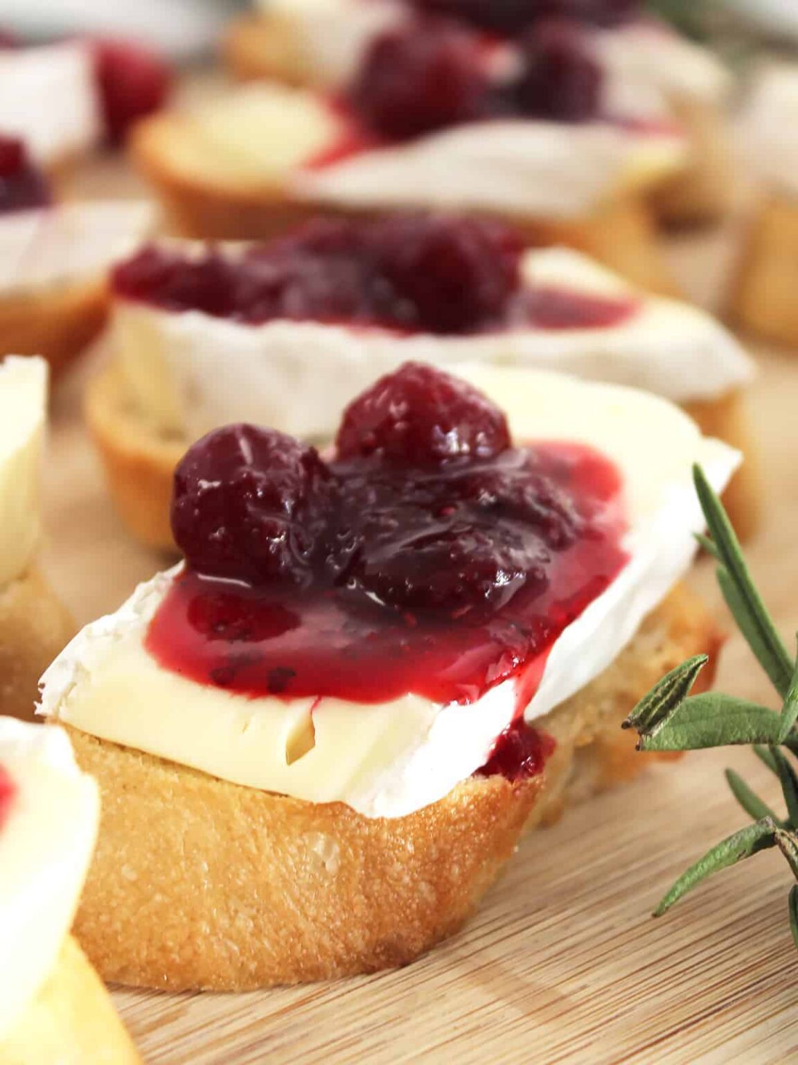 52+ Showstopping Crostini Recipes to Make This Year - Pinch me, I'm eating